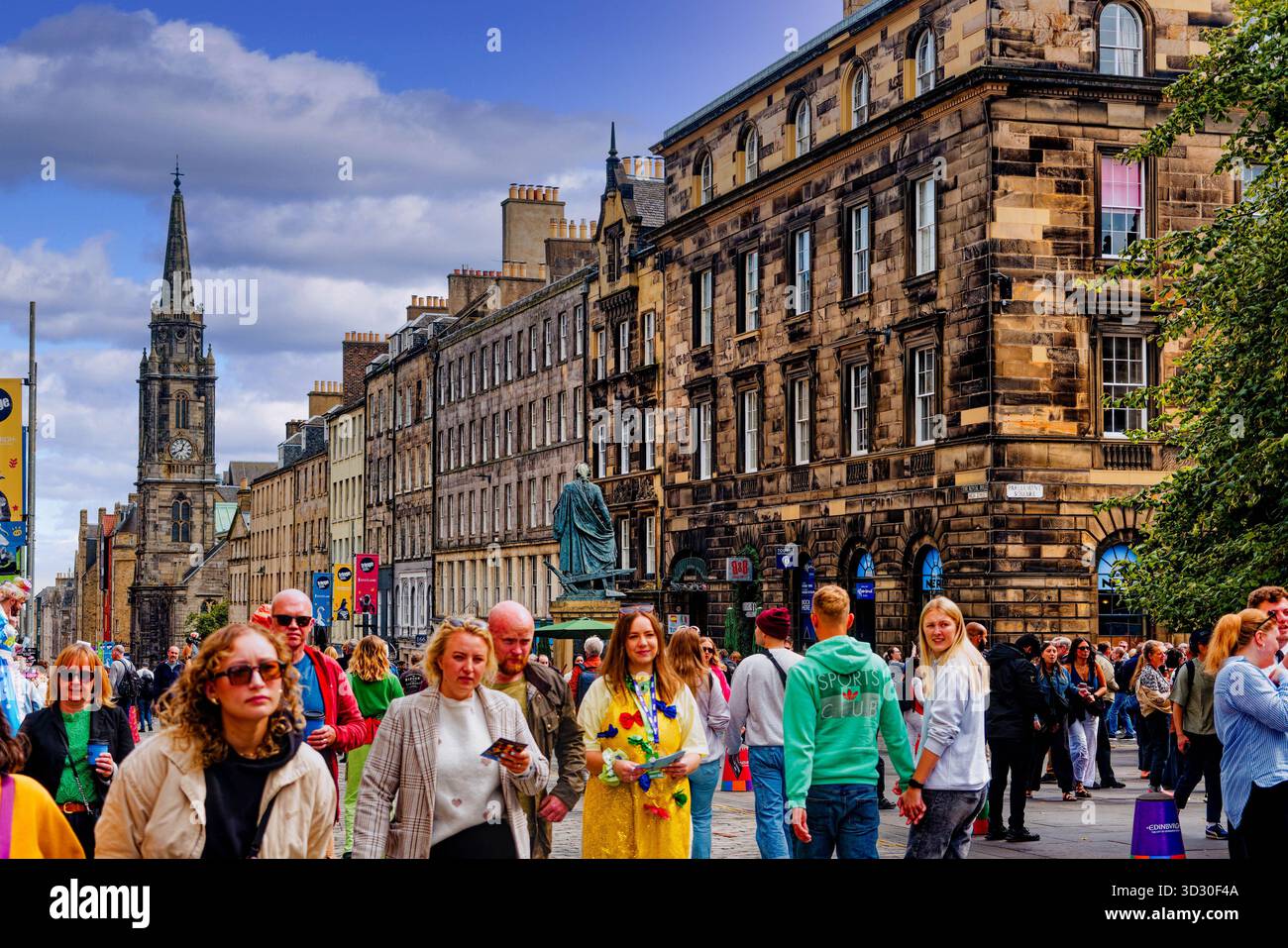 EDINBURGH, SCOTLAND - Aug 22, 2024: Crowds pack the Royal Mile during ...