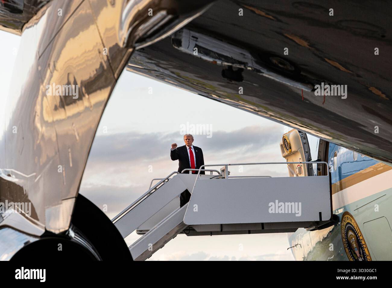 Donald trump air force one november 2 hi-res stock photography and ...