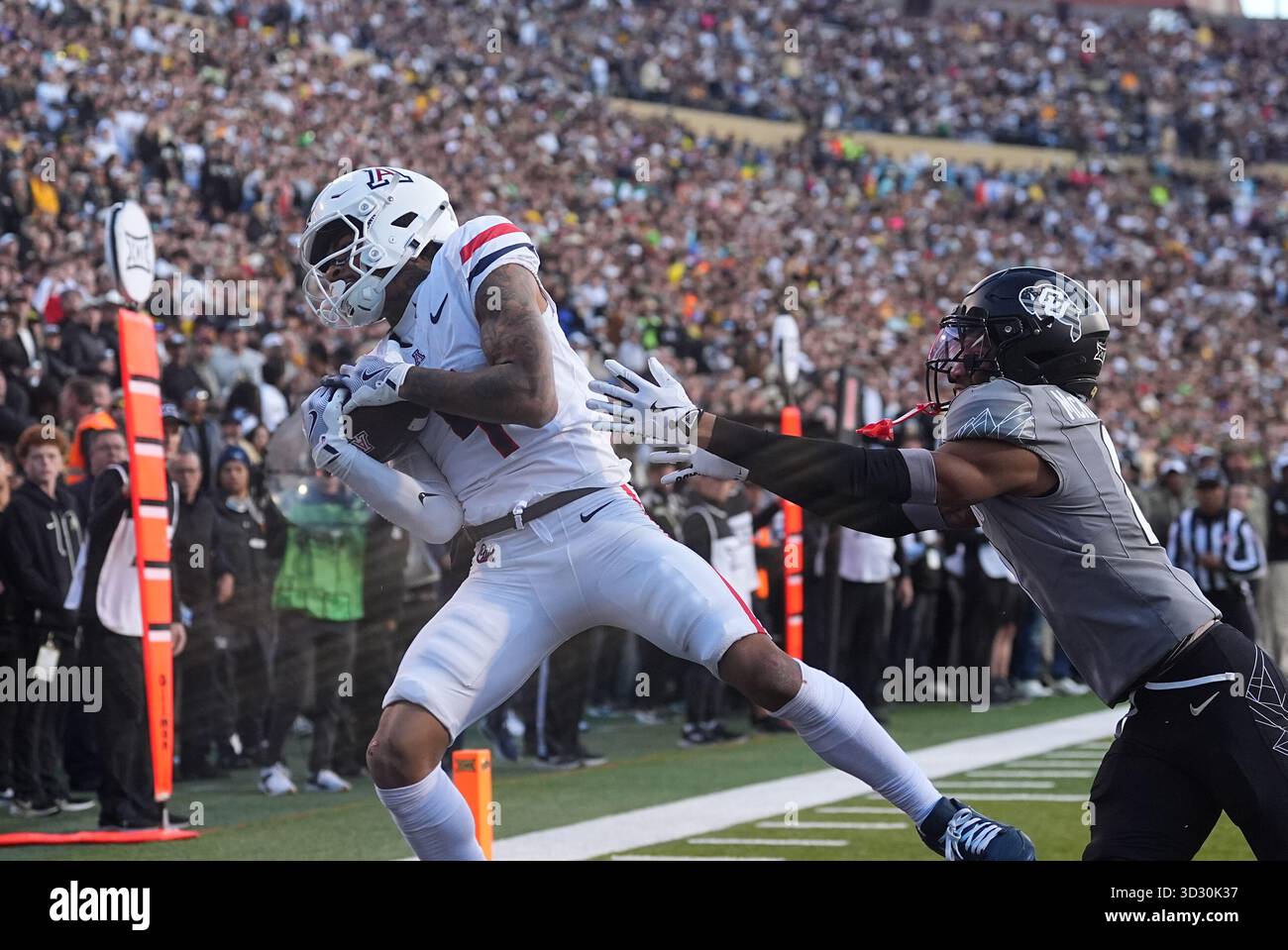 Arizona wide receiver Kris Hutson (4) pulls in a tocuhdown pass as ...