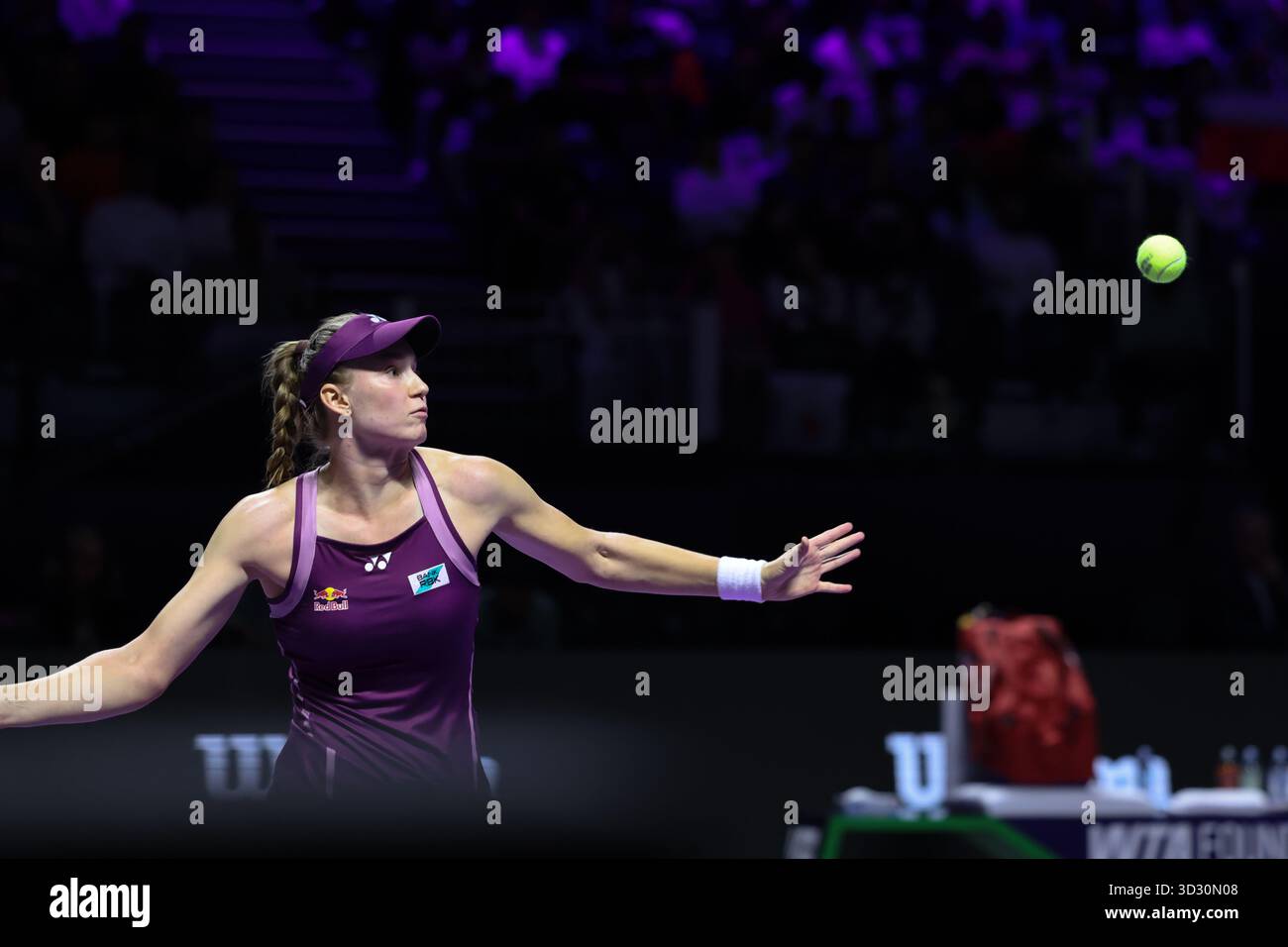 (251104) -- RIYADH, Nov. 4, 2025 (Xinhua) -- Elena Rybakina of ...