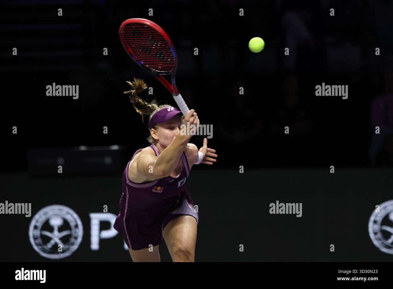 (251104) -- RIYADH, Nov. 4, 2025 (Xinhua) -- Elena Rybakina of ...