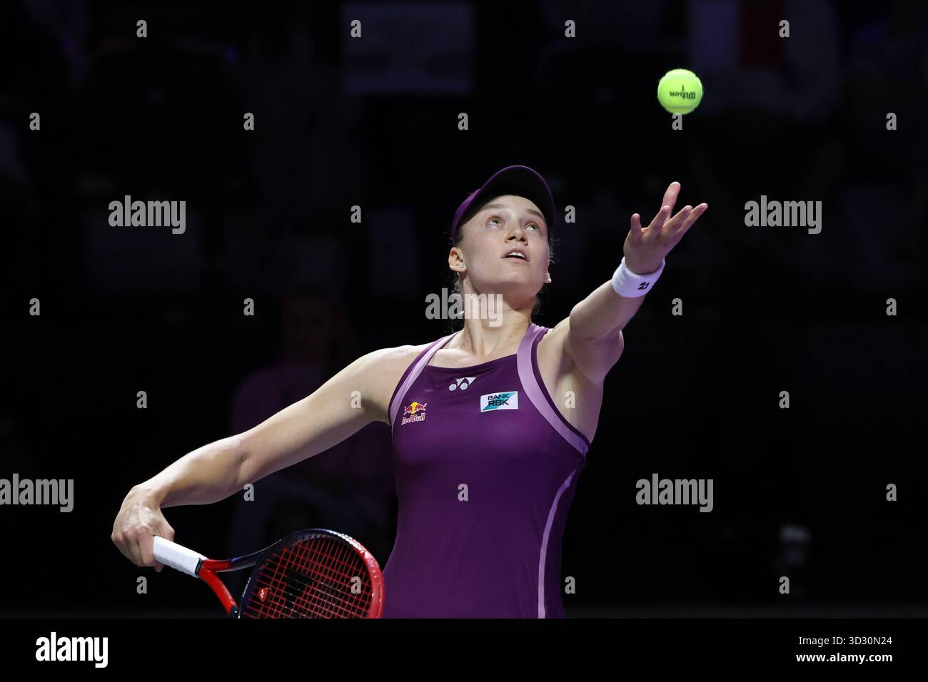 (251104) -- RIYADH, Nov. 4, 2025 (Xinhua) -- Elena Rybakina of ...