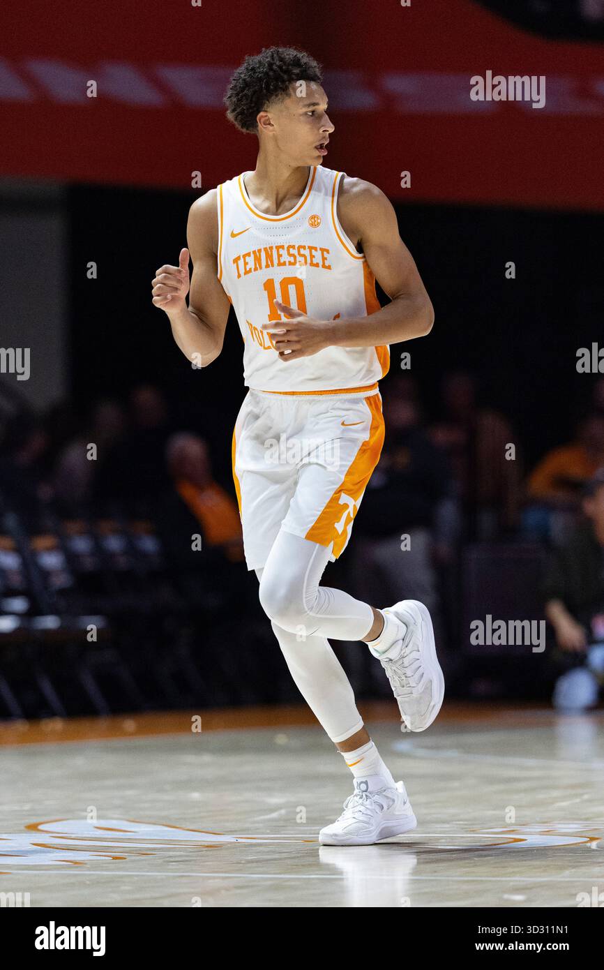 Tennessee forward Nate Ament (10) plays during the second half of an ...