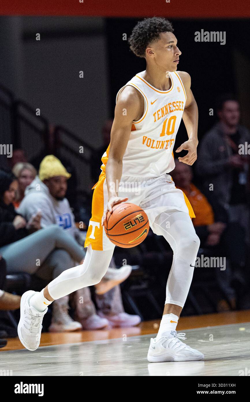 Tennessee forward Nate Ament (10) plays during the second half of an ...