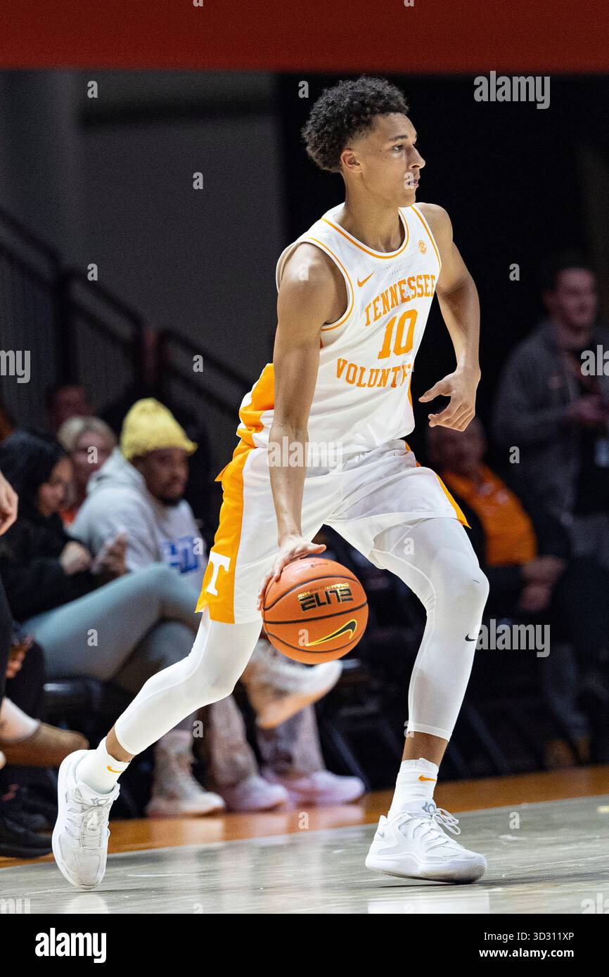 Tennessee forward Nate Ament (10) plays during the second half of an ...