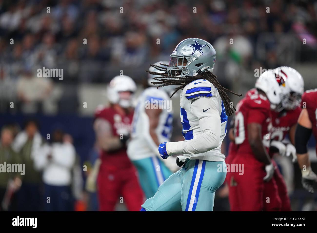 Dallas Cowboys defensive end Jadeveon Clowney (42) celebrates a sack in ...