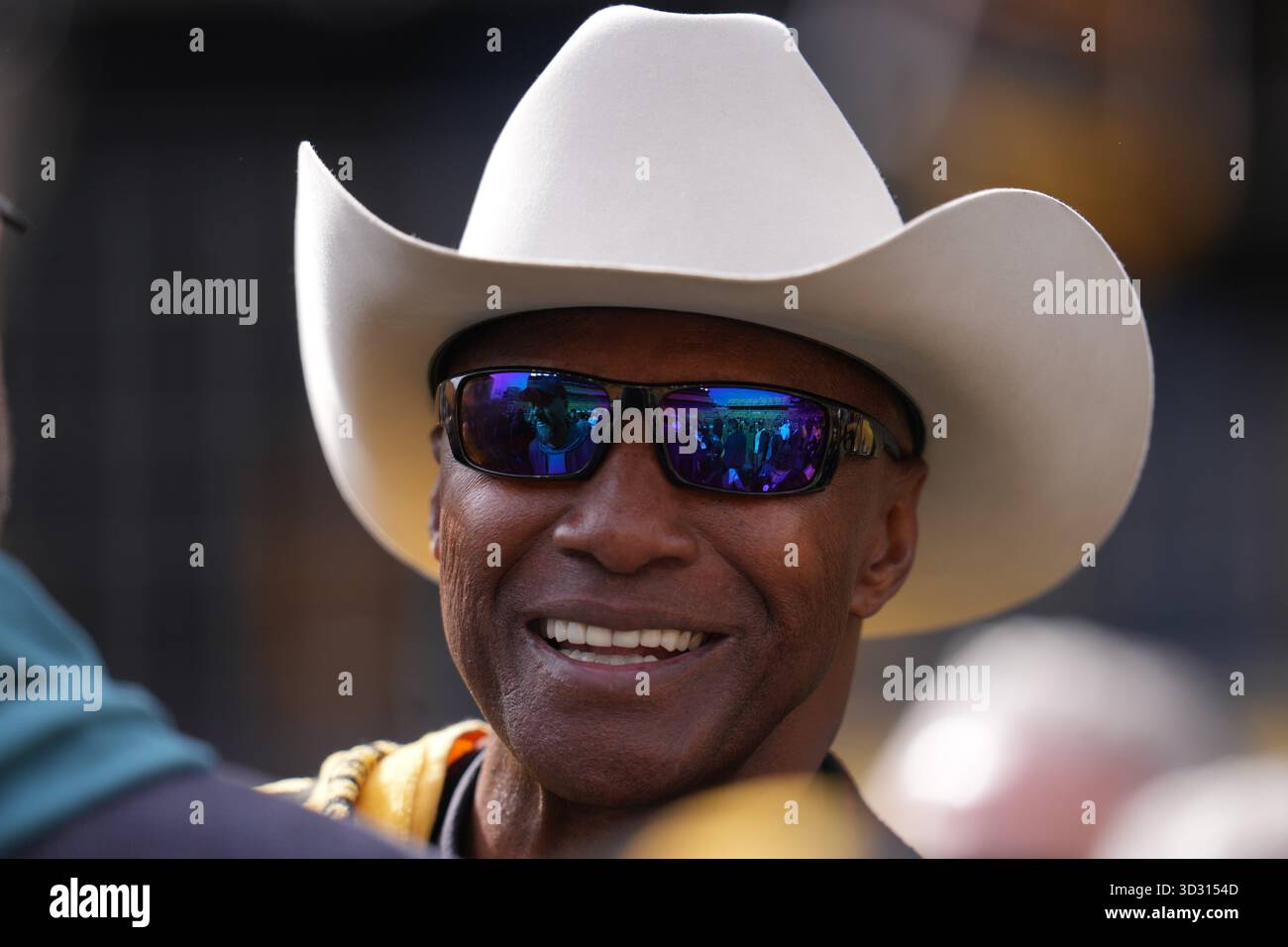 Pittsburgh Steelers Pro Football Hall of Fame Mel Blount watches warm ...