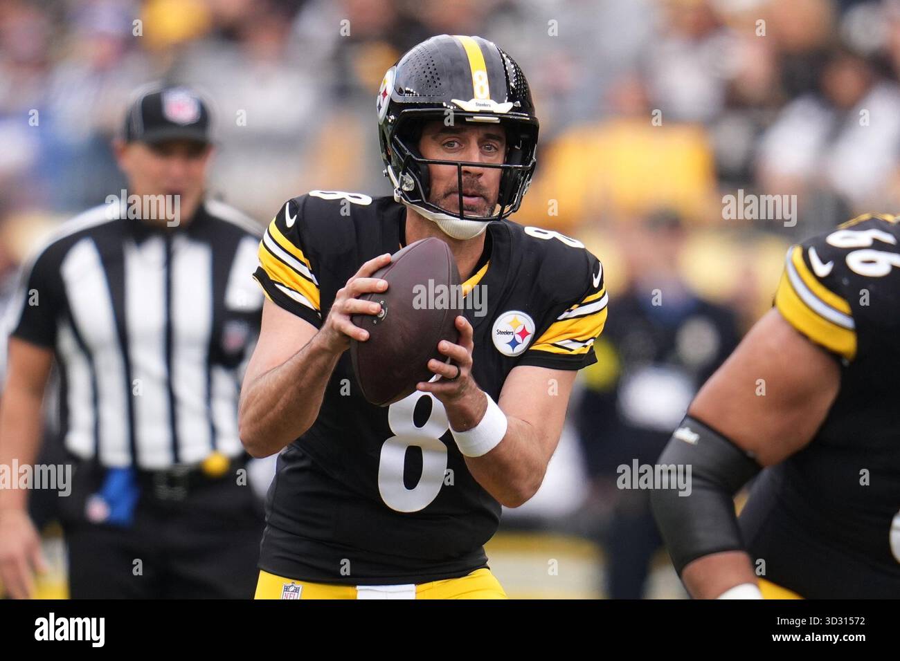 Pittsburgh Steelers quarterback Aaron Rodgers (8) takes a snap during ...