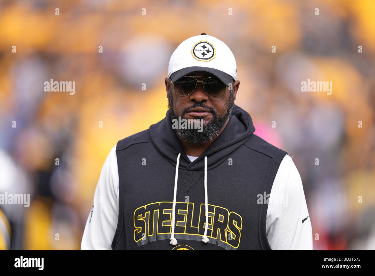 Pittsburgh Steelers head coach Mike Tomlin coaches his defense before ...