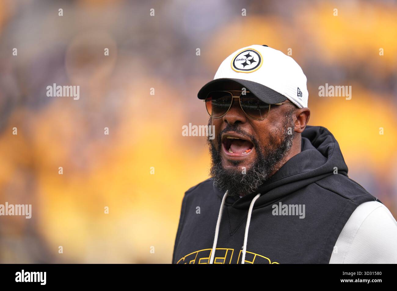 Pittsburgh Steelers head coach Mike Tomlin coaches his defense before ...