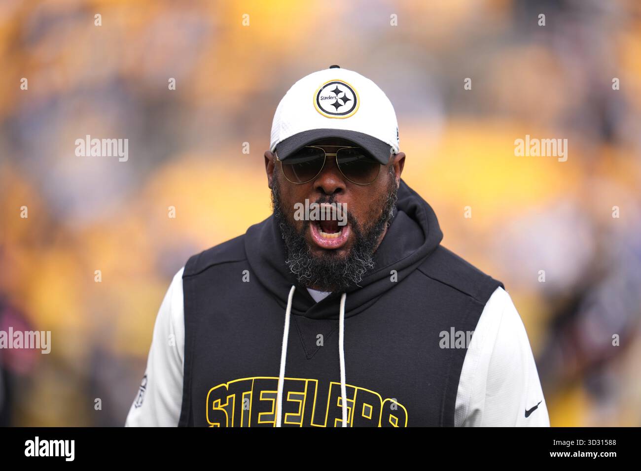 Pittsburgh Steelers head coach Mike Tomlin coaches his defense before ...