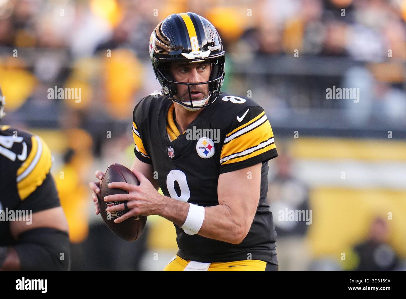 Pittsburgh Steelers quarterback Aaron Rodgers (8) looks to throw a pass ...