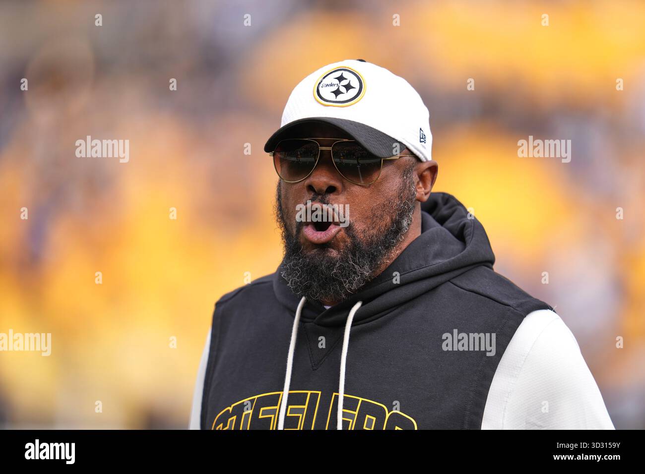 Pittsburgh Steelers head coach Mike Tomlin coaches his defense before ...