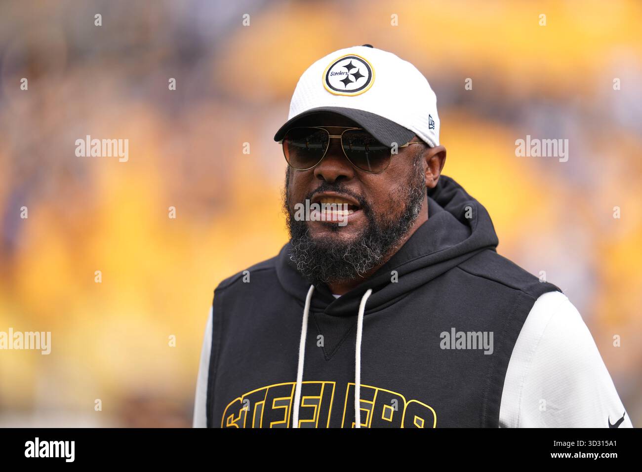 Pittsburgh Steelers head coach Mike Tomlin coaches his defense before ...