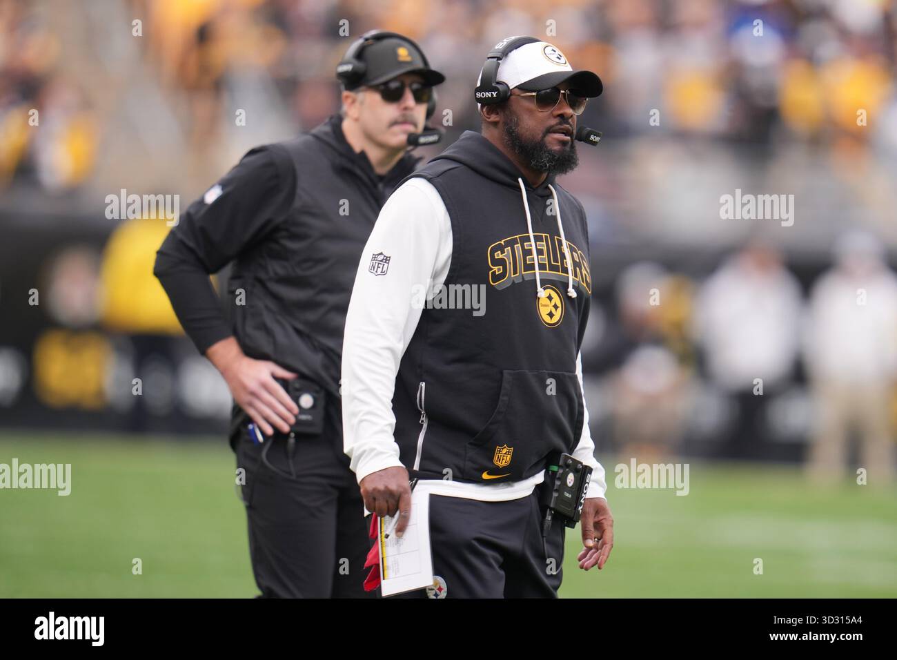 Pittsburgh Steelers head coach Mike Tomlin, right, and offensive ...