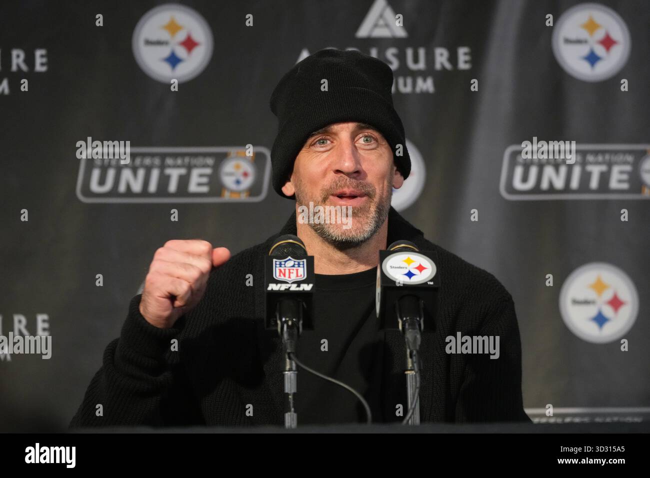 Pittsburgh Steelers quarterback Aaron Rodgers (8) meets with reporters ...