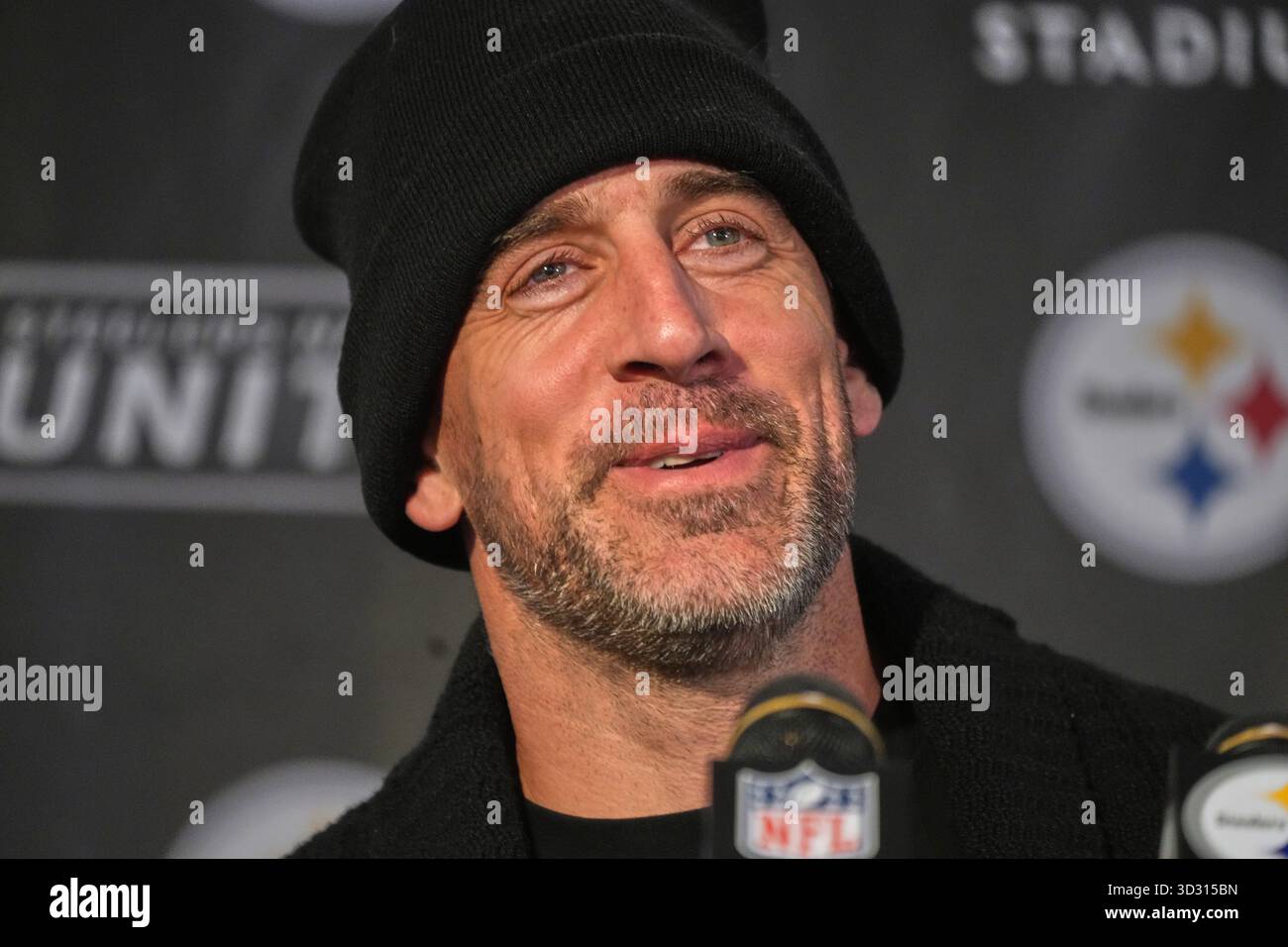 Pittsburgh Steelers quarterback Aaron Rodgers (8) meets with reporters ...