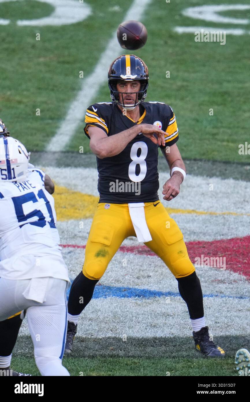 Pittsburgh Steelers quarterback Aaron Rodgers (8) throws a pass during ...