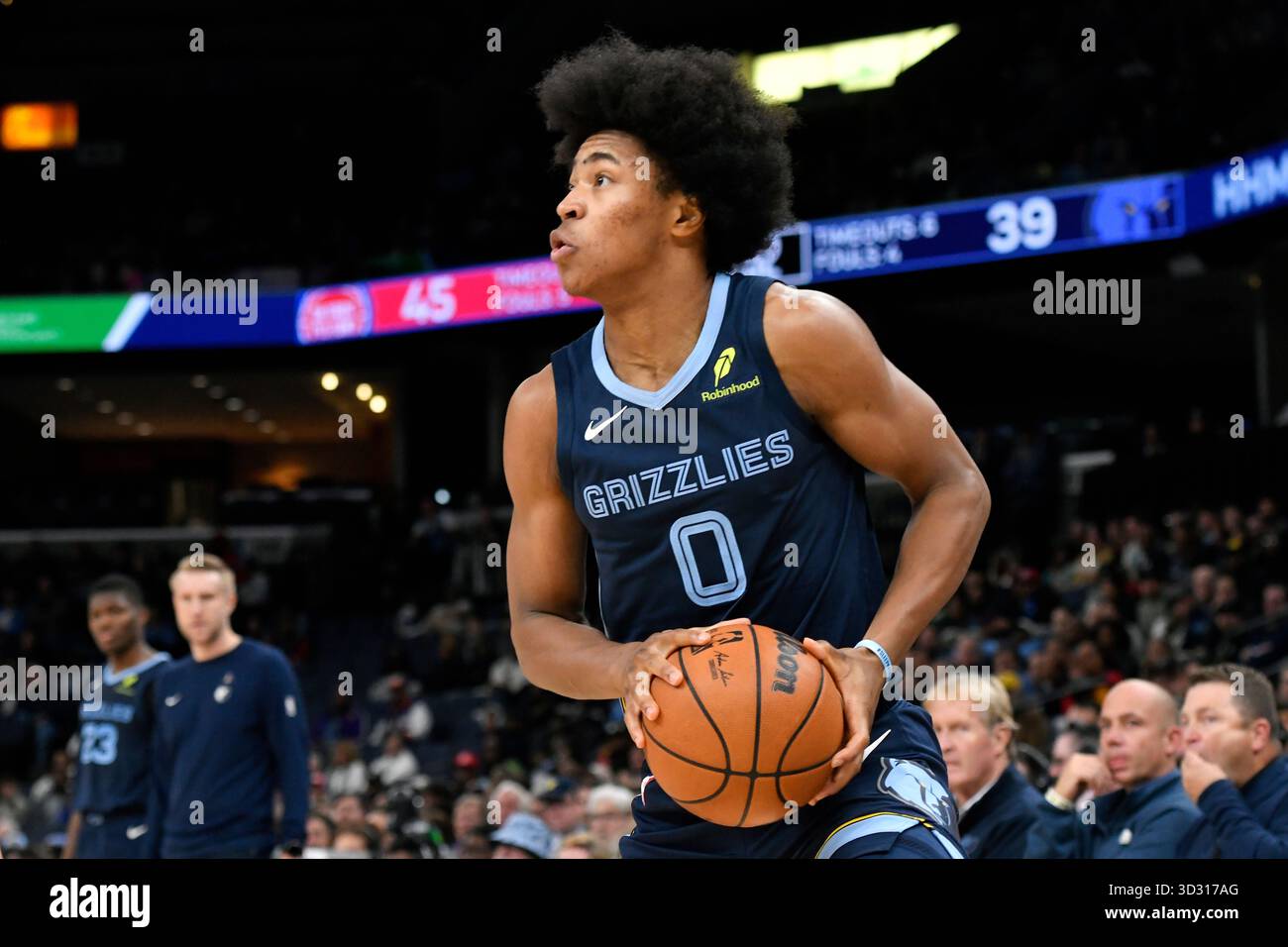 Memphis Grizzlies forward Jaylen Wells (0) handles the ball in the ...