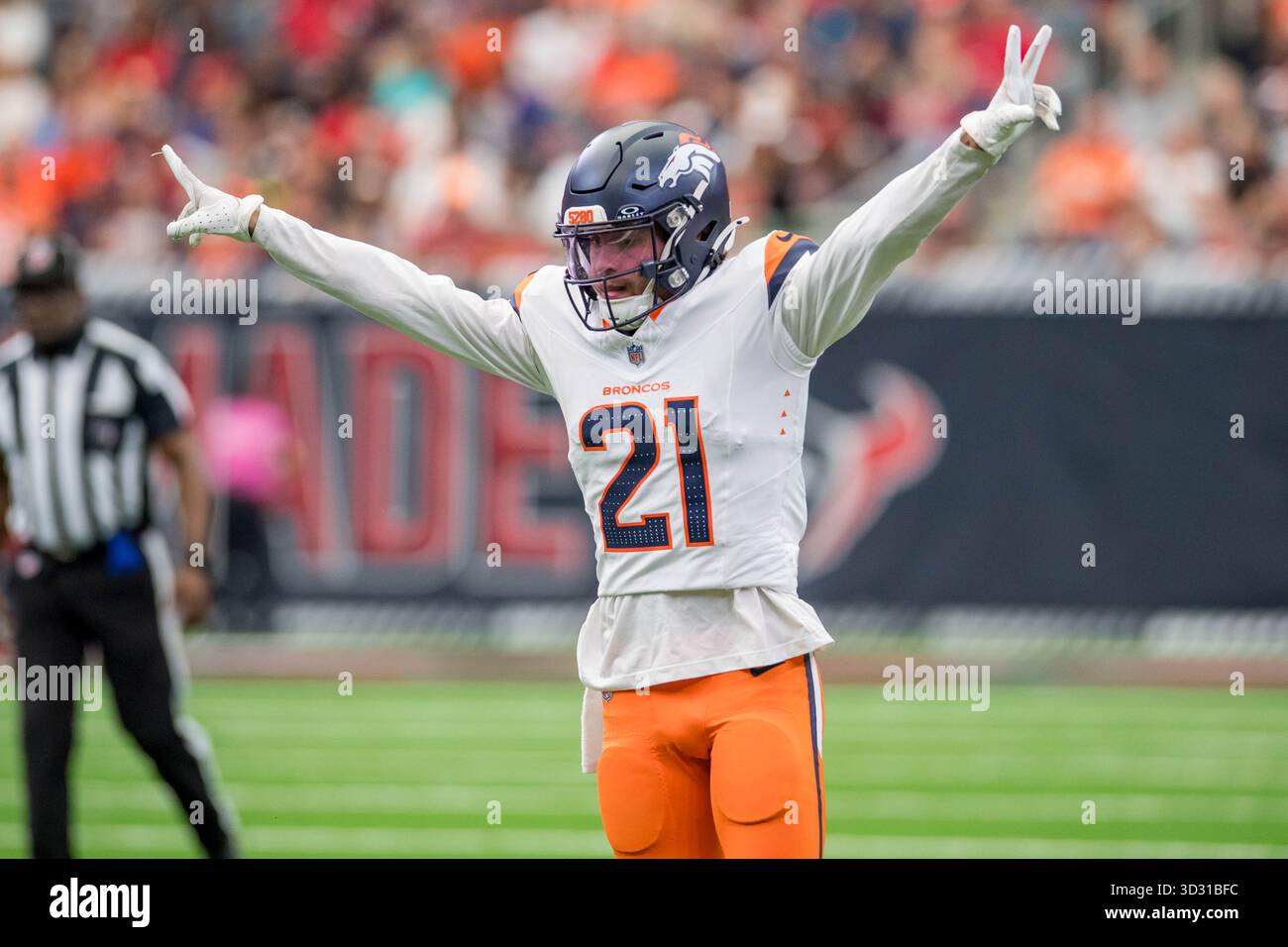 November 2, 2025: Denver Broncos cornerback Riley Moss (21) celebrates ...