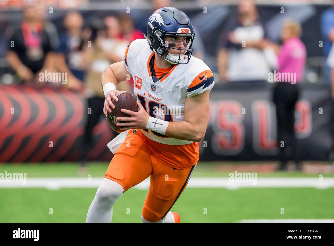 November 2, 2025: Denver Broncos quarterback Bo Nix (10) looks for a ...