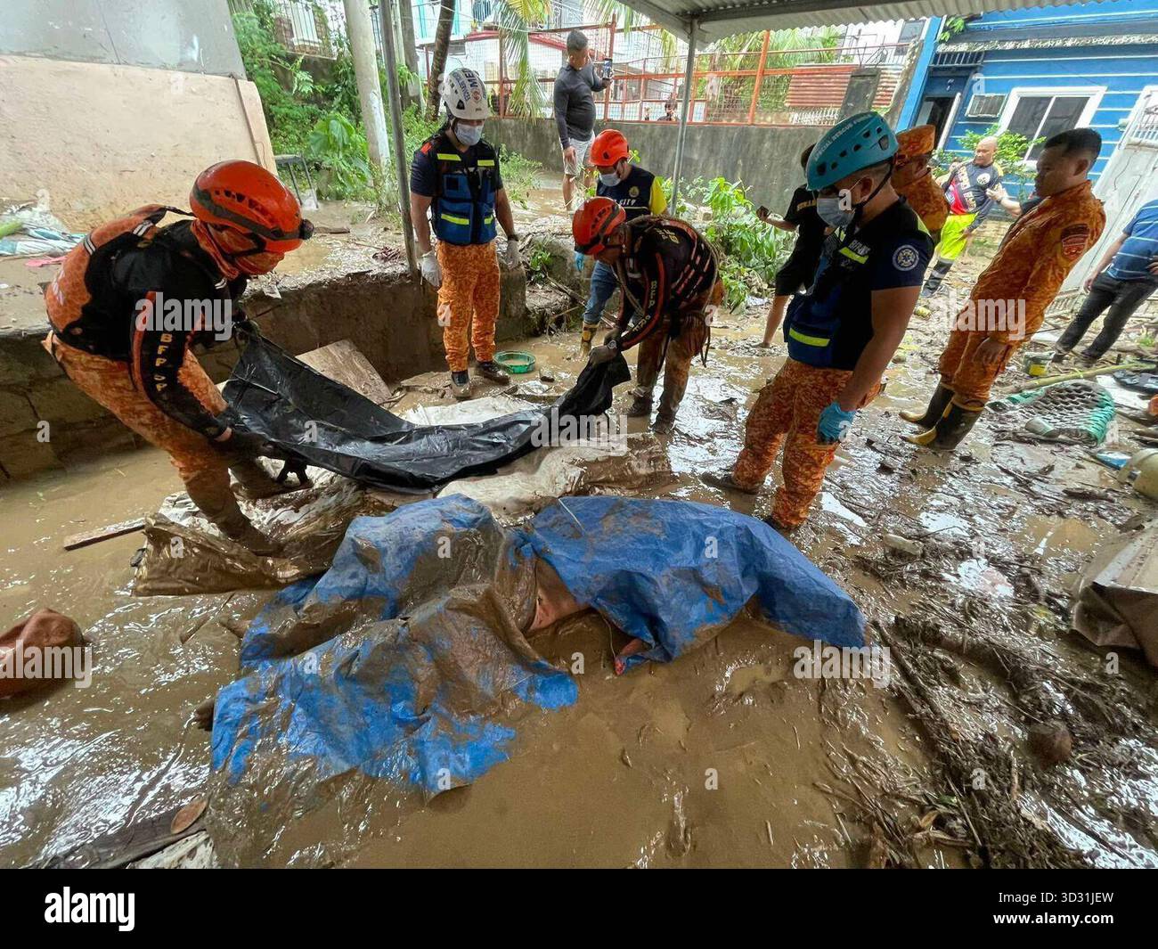 EDS NOTE: GRAPHIC CONTENT - Rescue workers prepare to carry away a dead ...