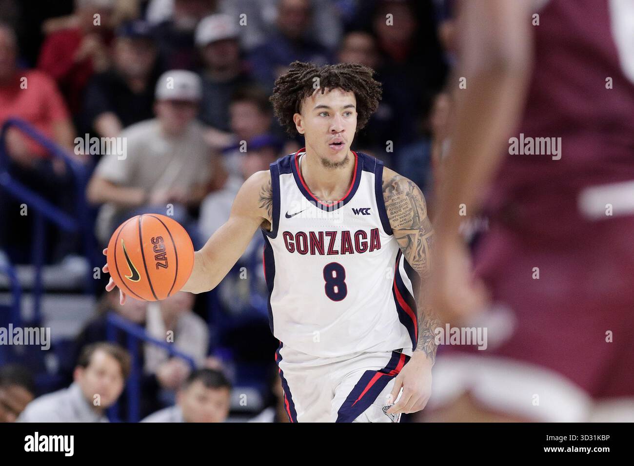 Gonzaga guard Jalen Warley (8) controls the ball during the second half ...