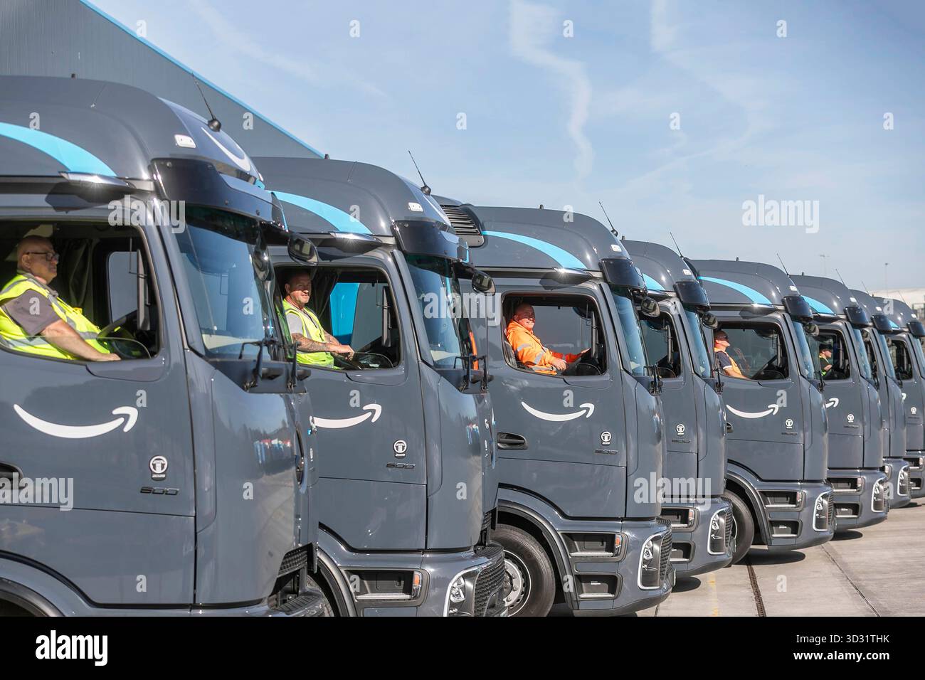 EDITORIAL USE ONLY A convoy of electric heavy-goods vehicles (eHGVs ...