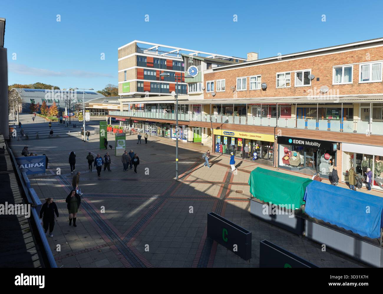 Shoppers and shops on Corporation Street, town shopping centre, Corby ...