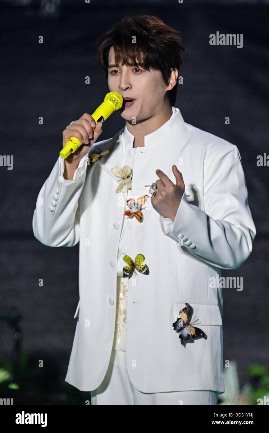 Chinese singer Zhang Yuan performs in Suzhou City, east China's Jiangsu ...
