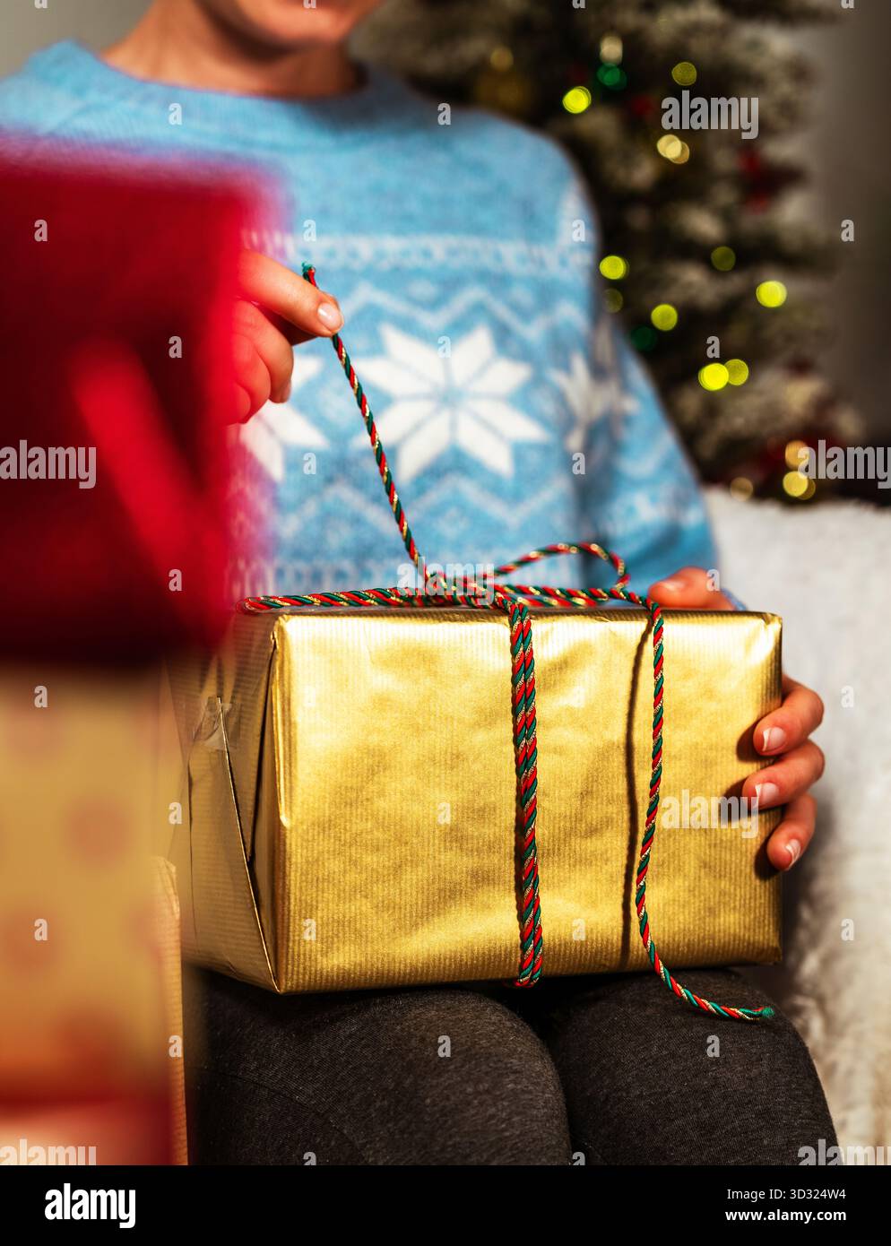 Unboxing present hi-res stock photography and images - Alamy