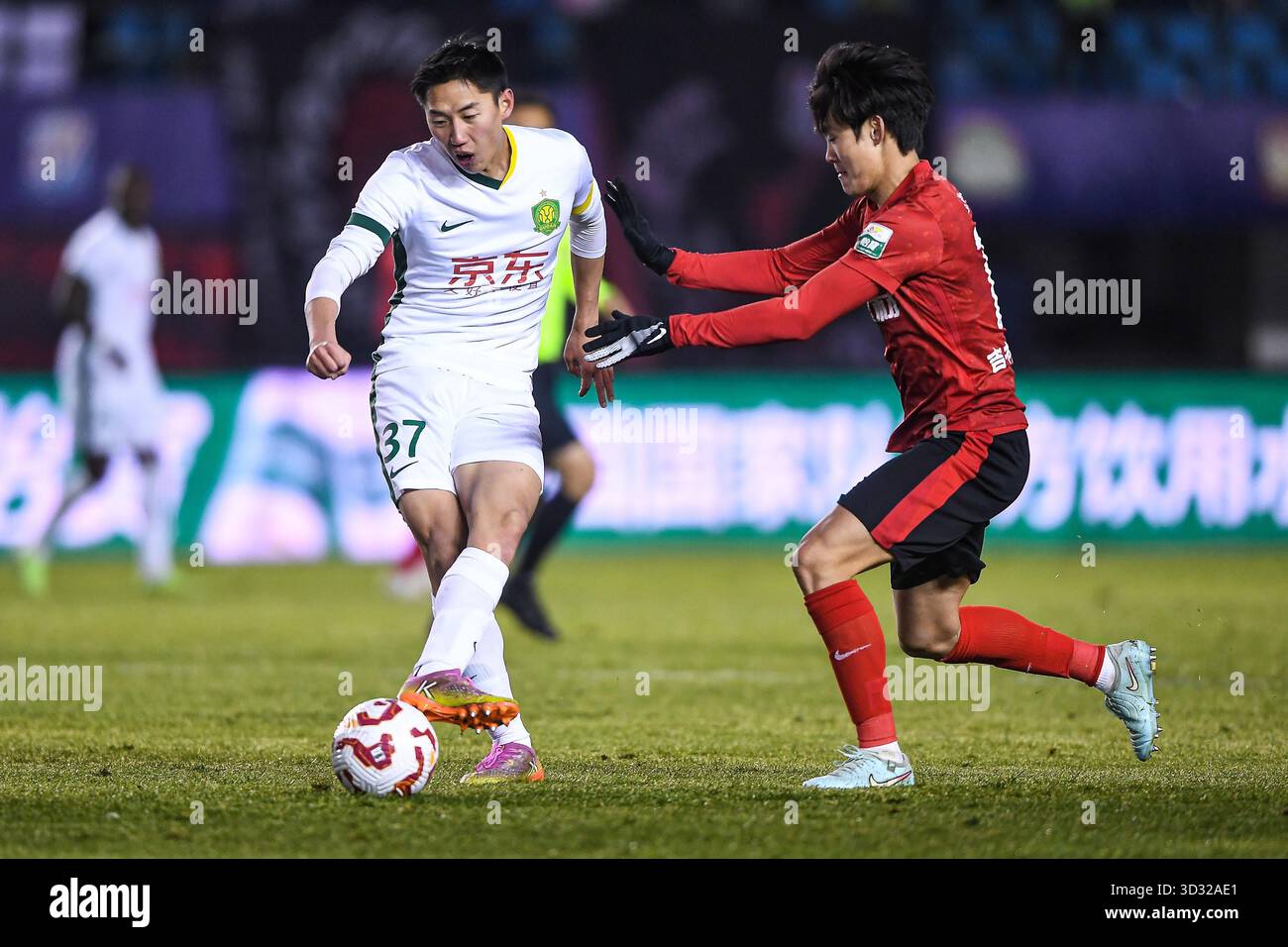 Beijing Guoan Football Club defeated Changchun Yatai Football Club with ...