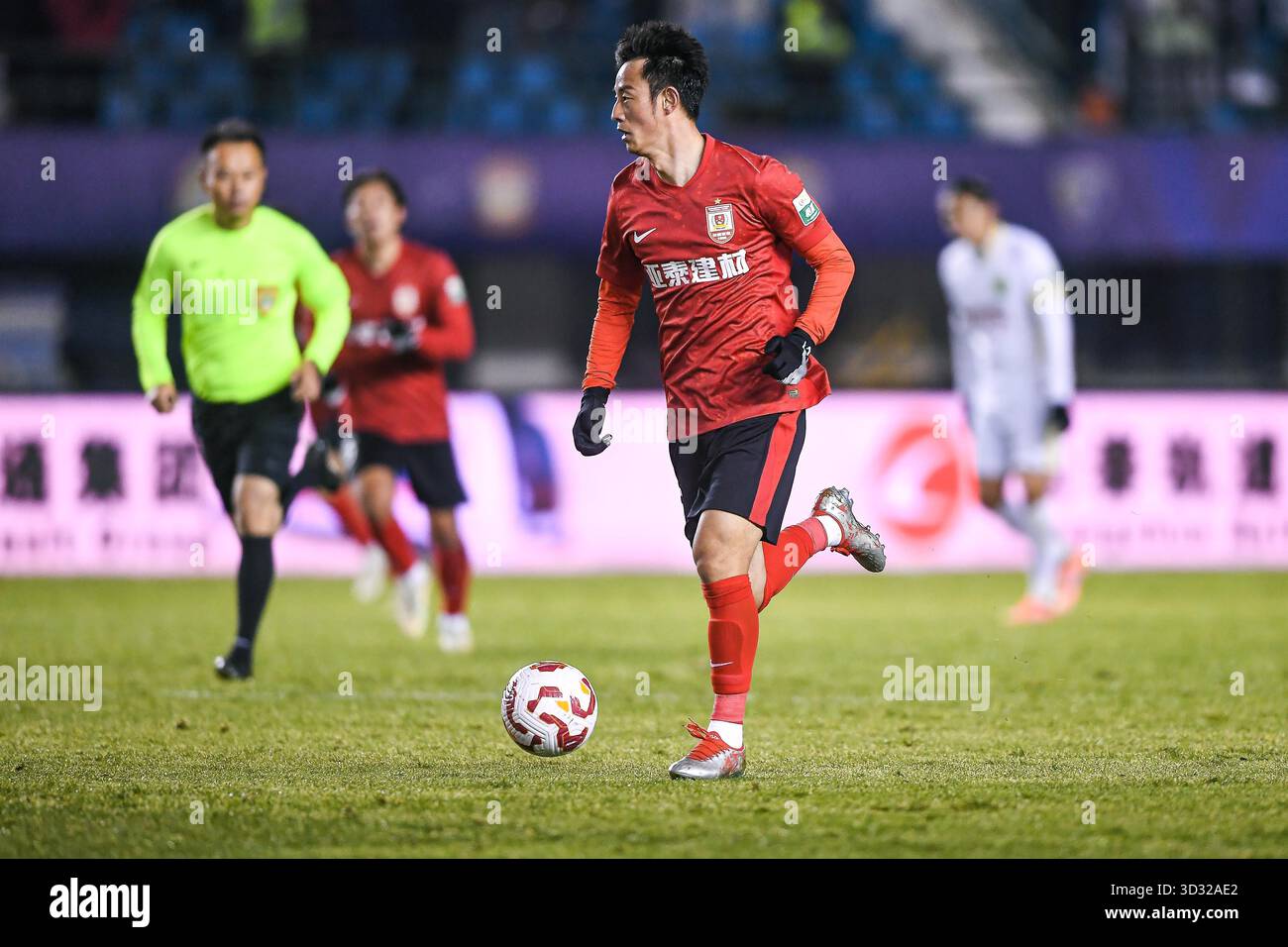 Beijing Guoan Football Club defeated Changchun Yatai Football Club with ...