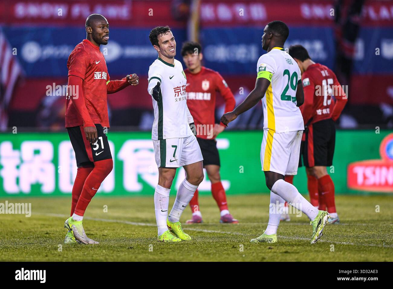 Beijing Guoan Football Club defeated Changchun Yatai Football Club with ...