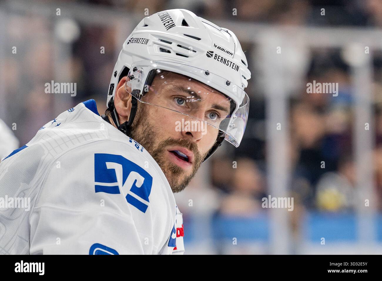 Matthias Plachta (Adler Mannheim, #22) / Portrait / Portraet GER, EHC ...