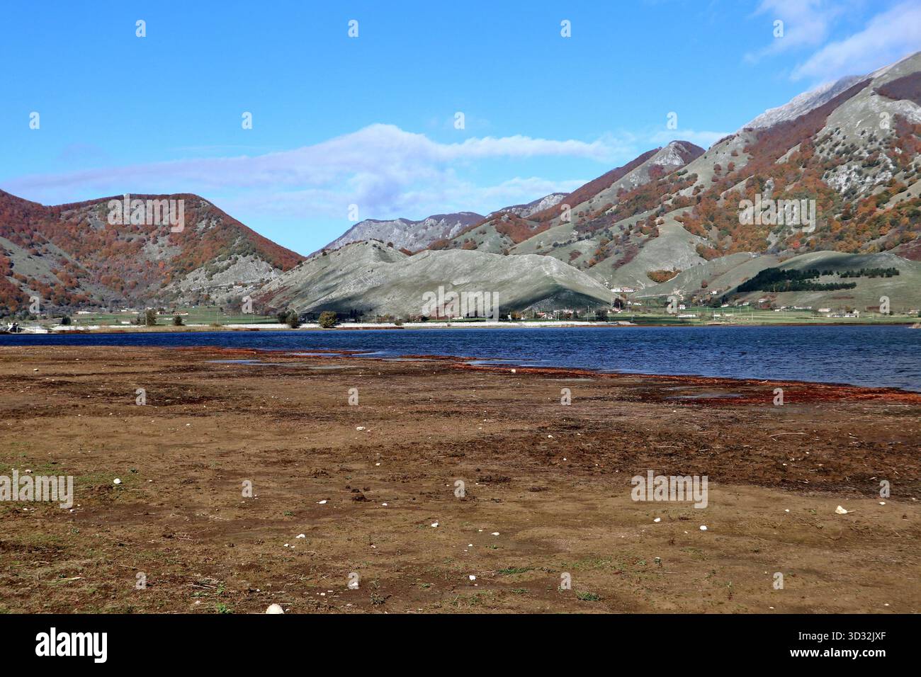 Castello del Matese - Lago Matese dalla riva in secca Stock Photo - Alamy