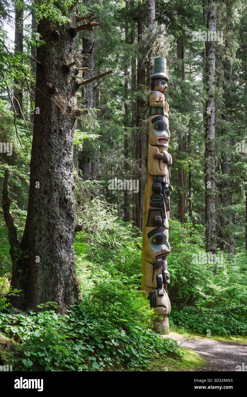 Yaadaas Crest Corner Pole - Second Twin from the Haida village, Old ...