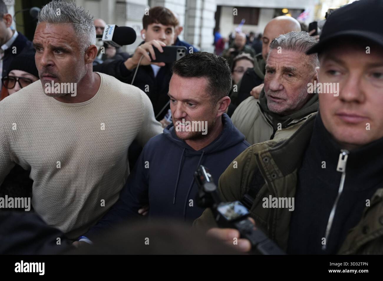 Tommy Robinson, whose real name is Stephen Yaxley-Lennon (centre ...