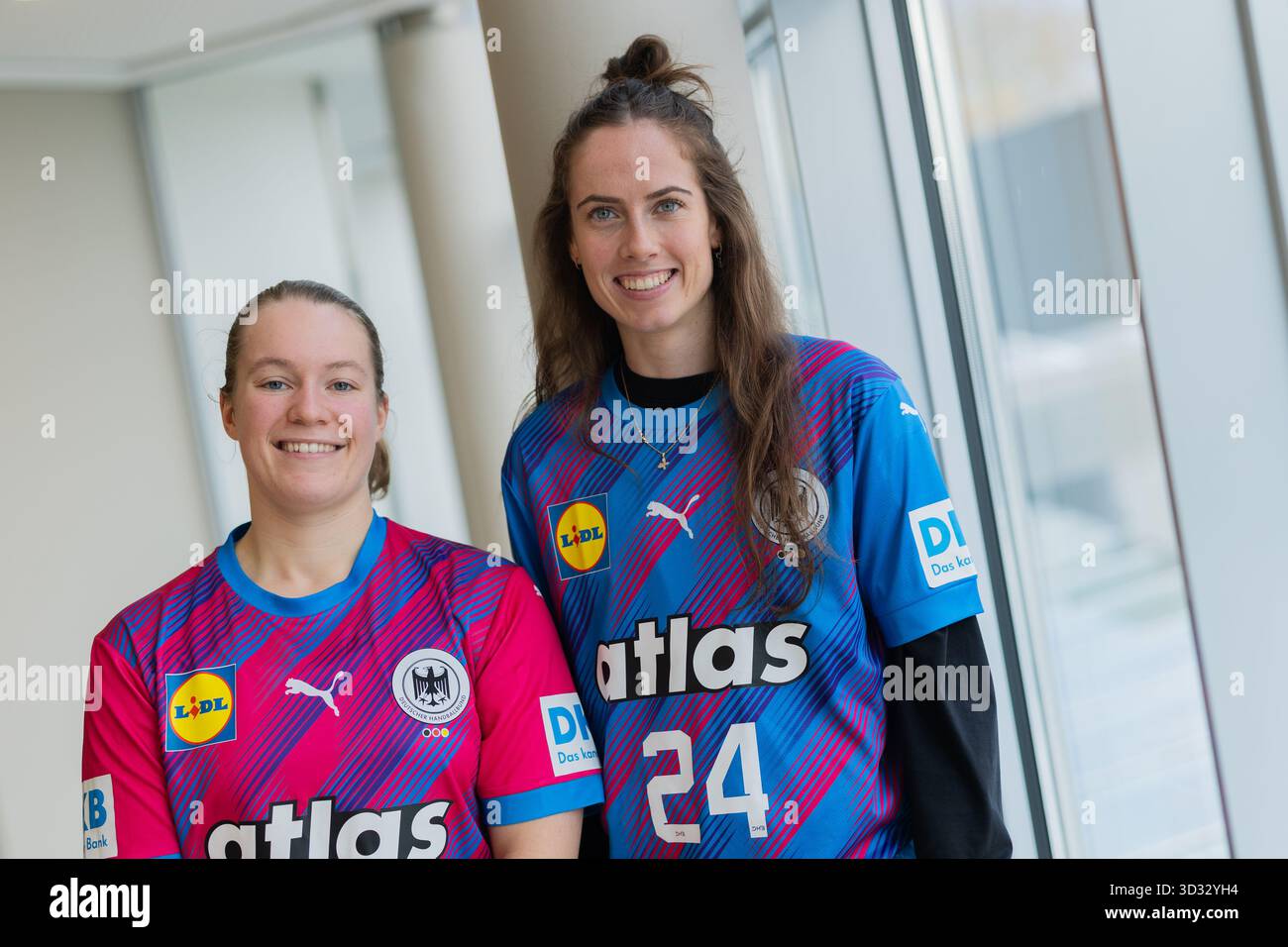 04 November 2025, North Rhine-Westphalia, Dortmund: Handball: Women's ...