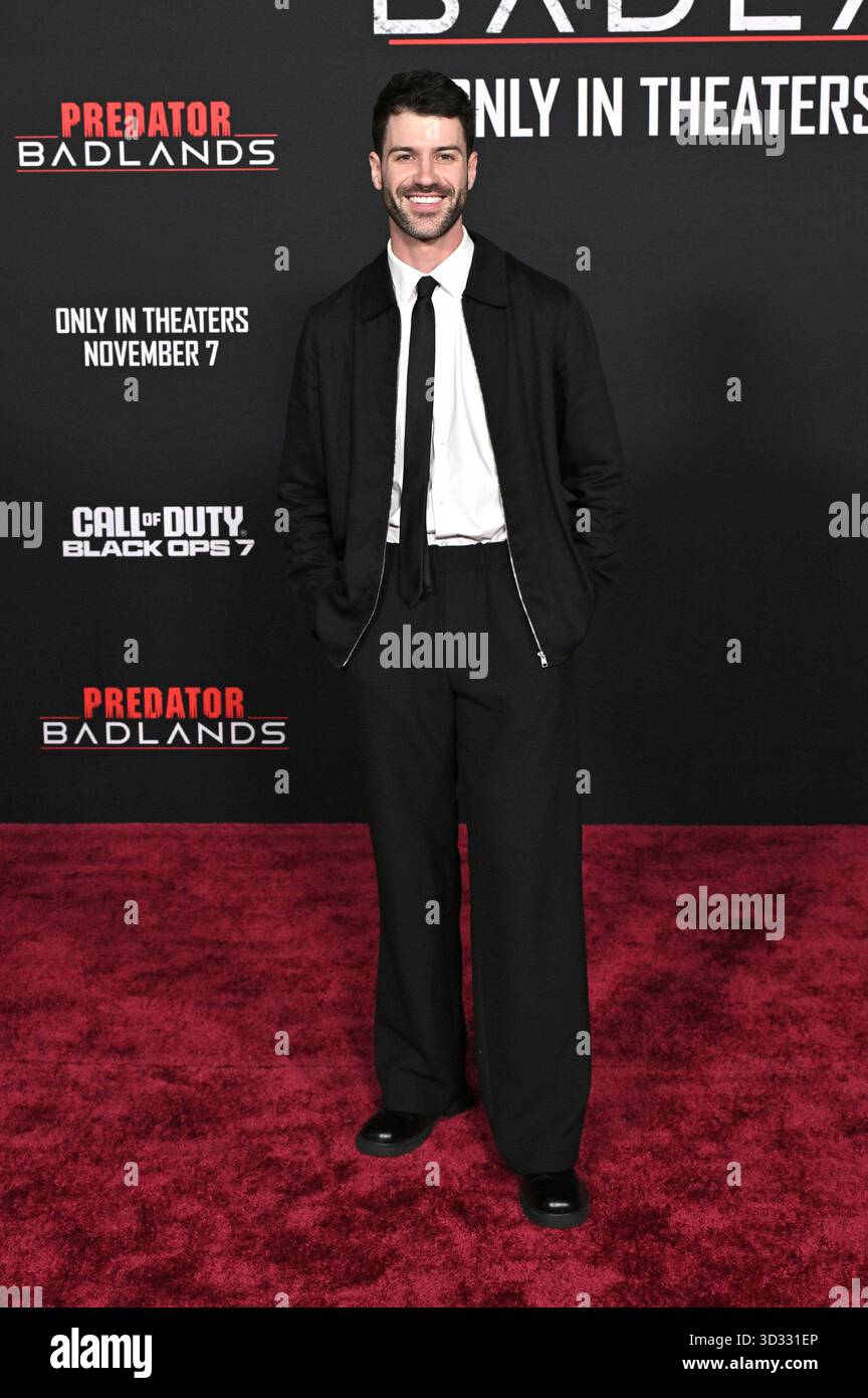 Jonathan Tilkin bei der Premiere des Kinofilms Predator: Badlands im ...