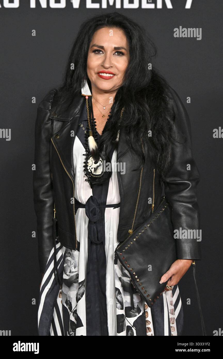 Jhane Myers bei der Premiere des Kinofilms Predator: Badlands im TCL ...