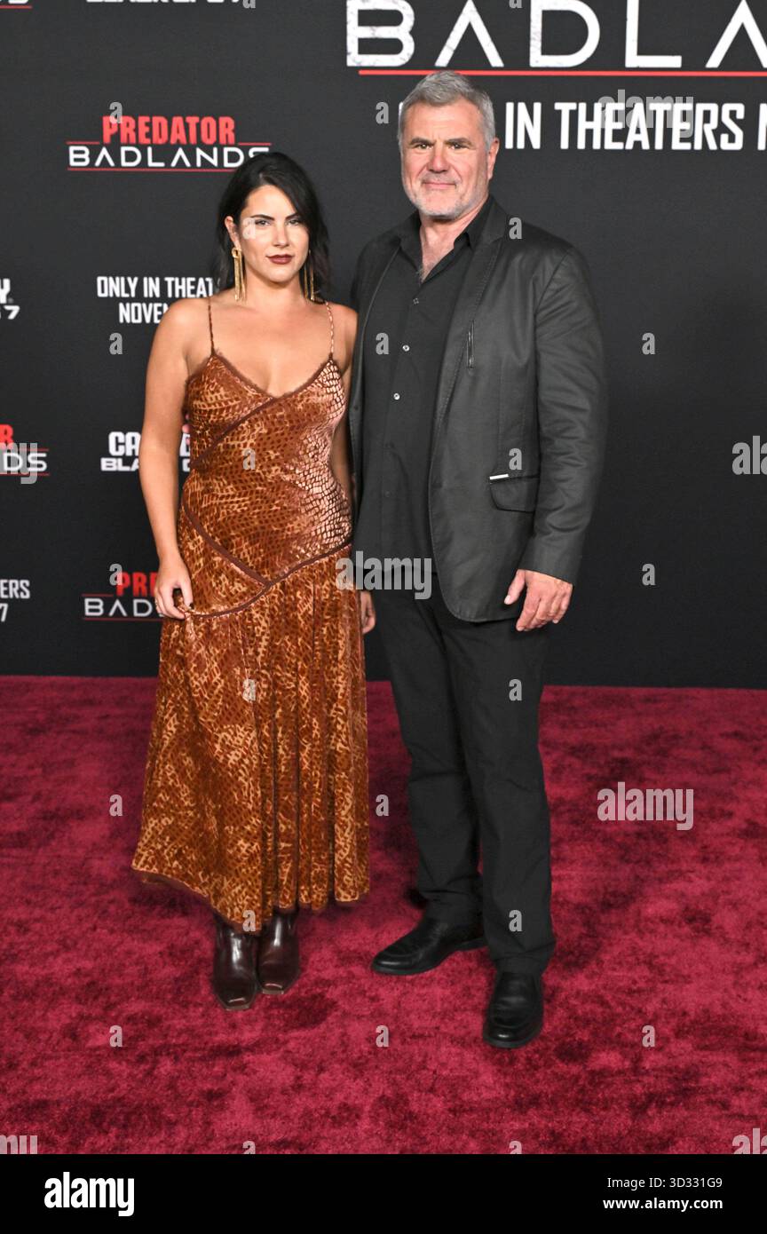 Bella Balsamo und Alec Gillis bei der Premiere des Kinofilms Predator ...
