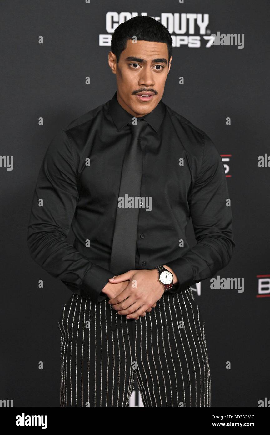 Dimitrius Schuster-Koloamatangi bei der Premiere des Kinofilms Predator ...