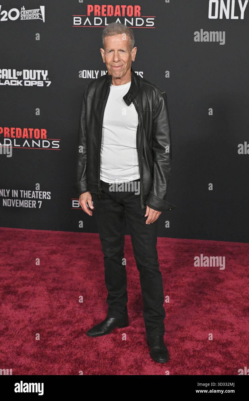 Marc Toberoff bei der Premiere des Kinofilms Predator: Badlands im TCL ...