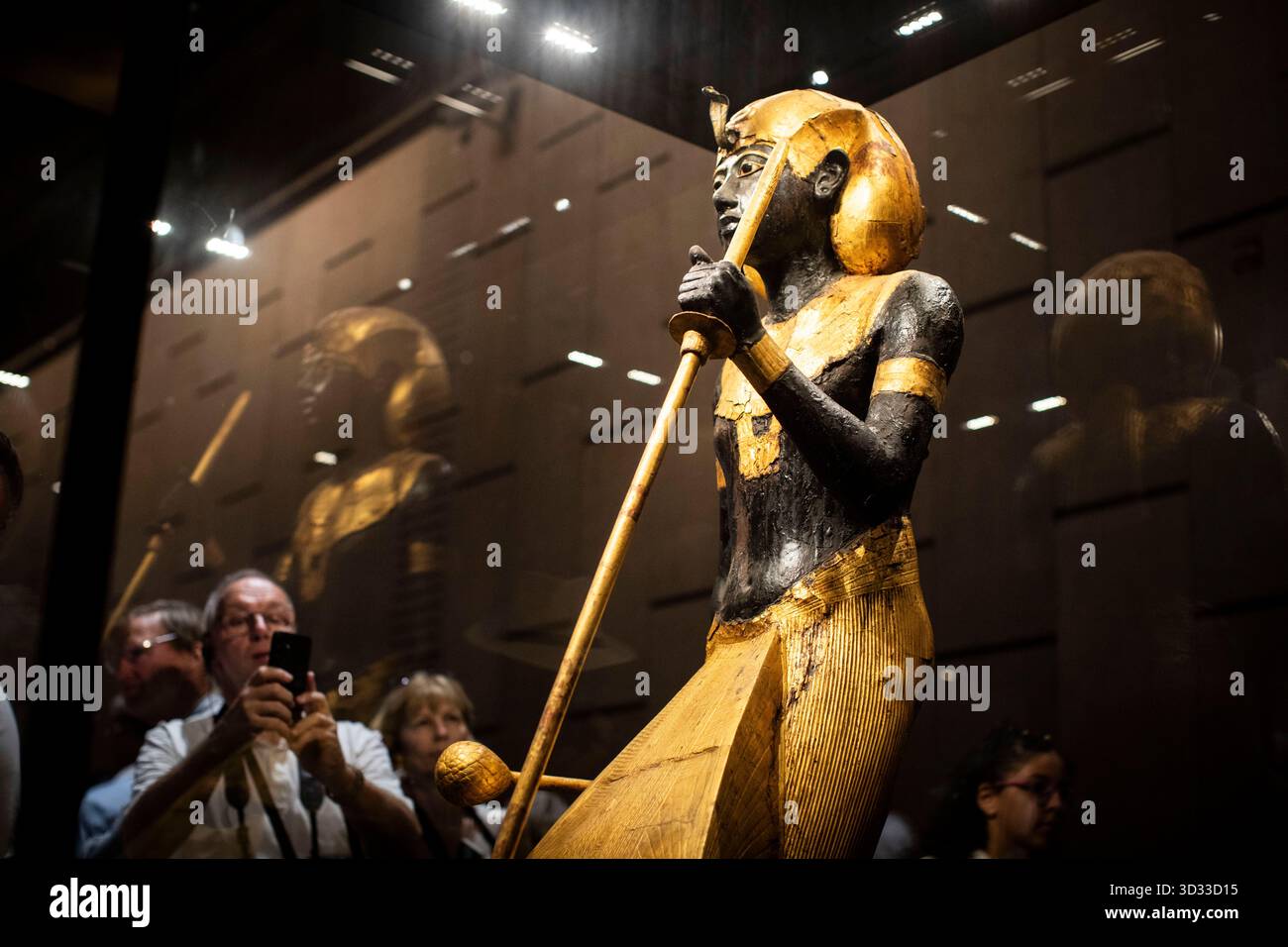 04 November 2025, Egypt, 6th of October: Visitors queue to photograph a ...