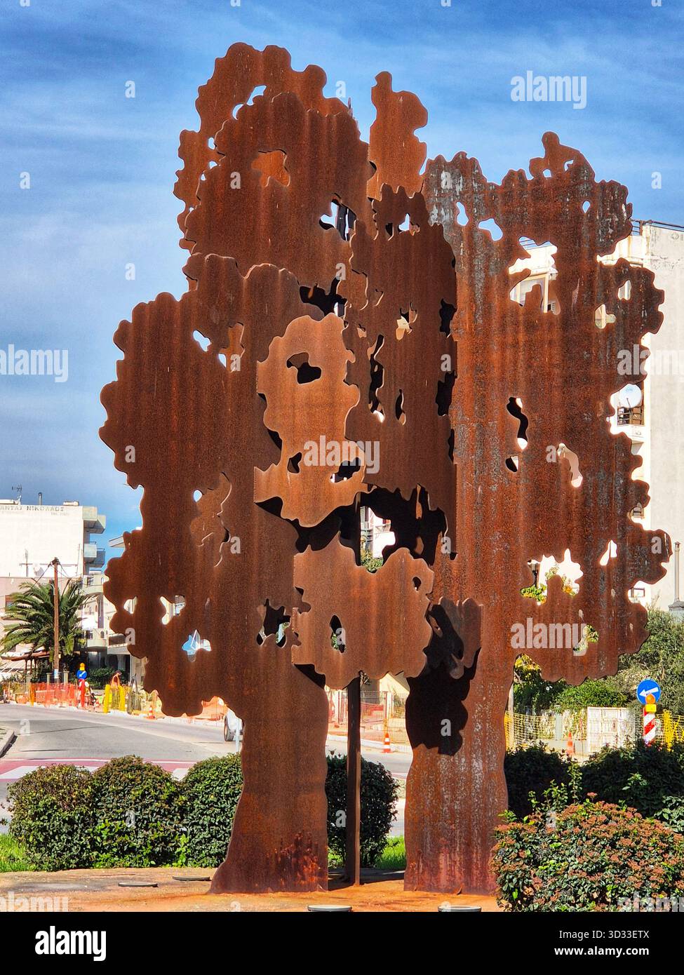 Metal tree sculpture hi-res stock photography and images - Alamy
