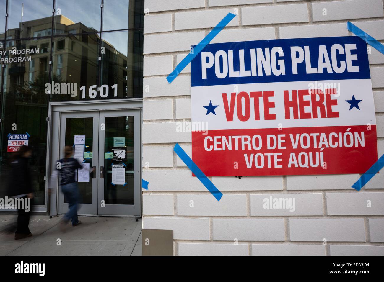 People arrive to vote on Election Day at the Heights Building in ...