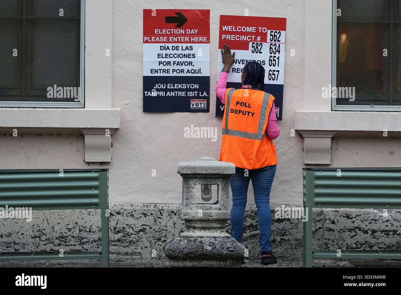 Poll Deputy Polly Thomas hangs a sign outside of a polling place on ...