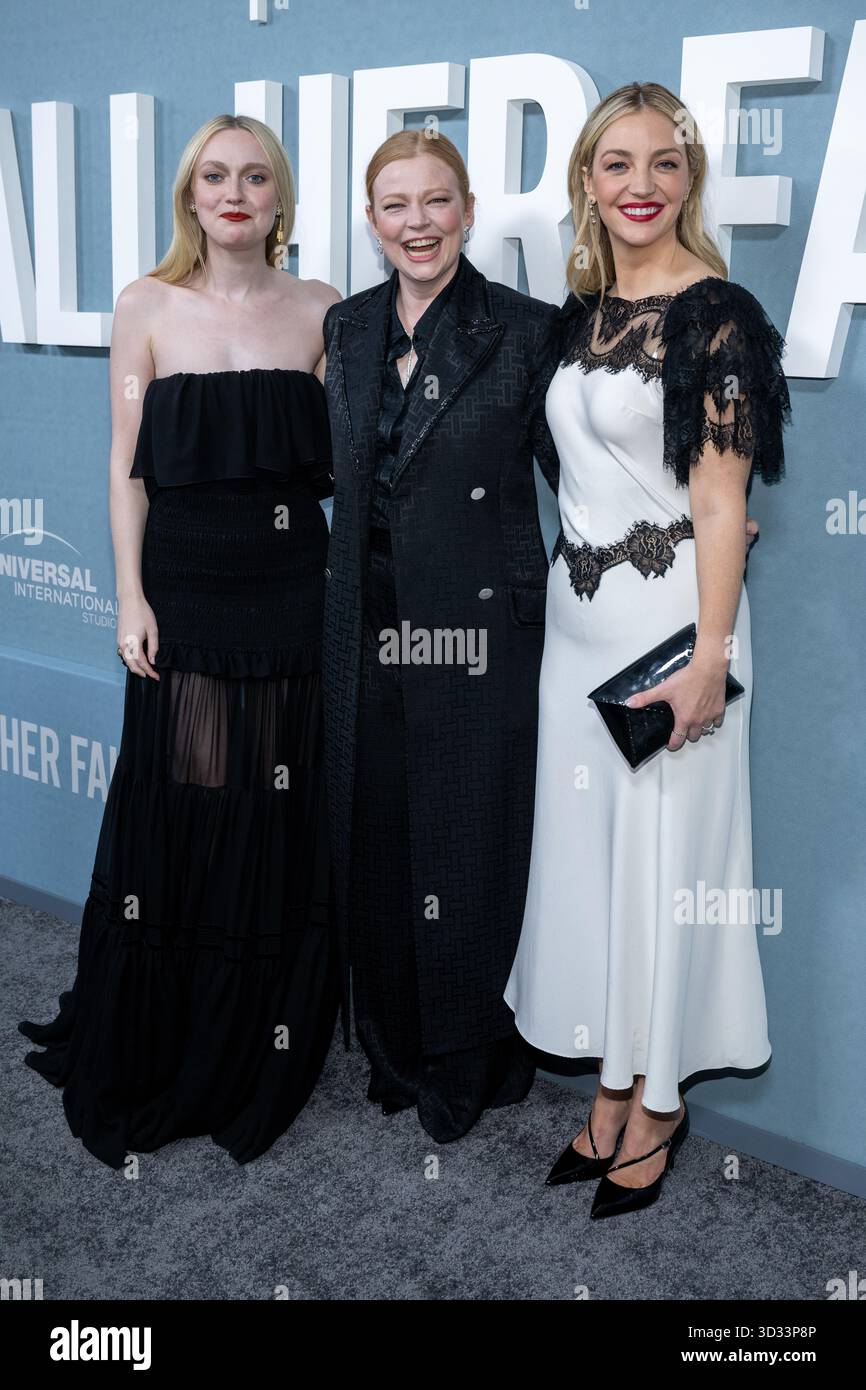 Photo by: NDZ/STAR MAX/IPx 2025 11/3/25 Dakota Fanning, Sarah Snook and ...