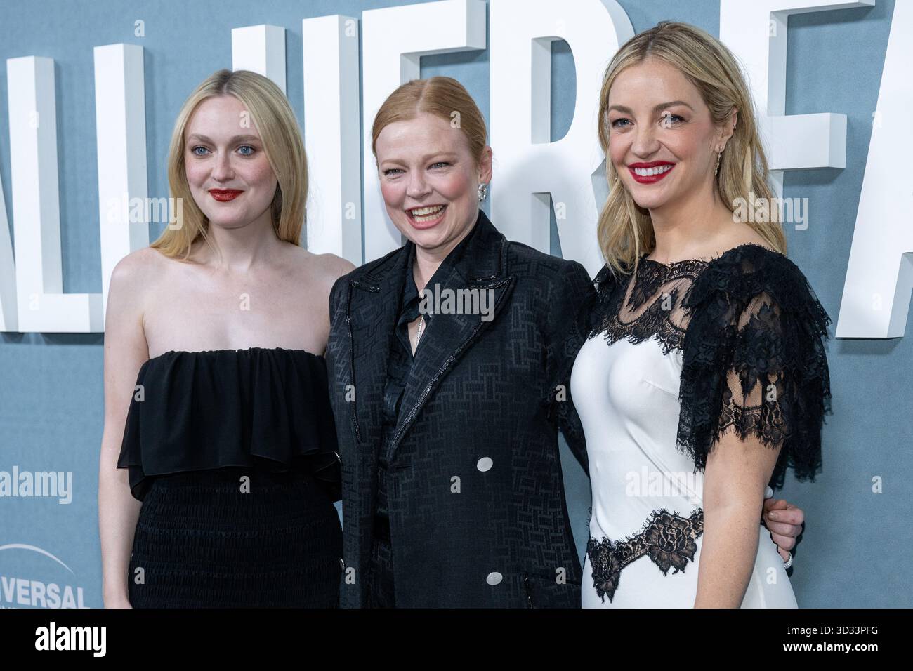 Photo by: NDZ/STAR MAX/IPx 2025 11/3/25 Dakota Fanning, Sarah Snook and ...